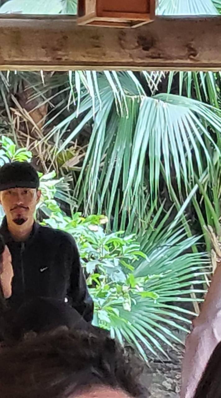 Lộ ảnh Đen Vâu ở Ninh Bình trùng hợp lúc show Hà Anh Tuấn sắp diễn ra