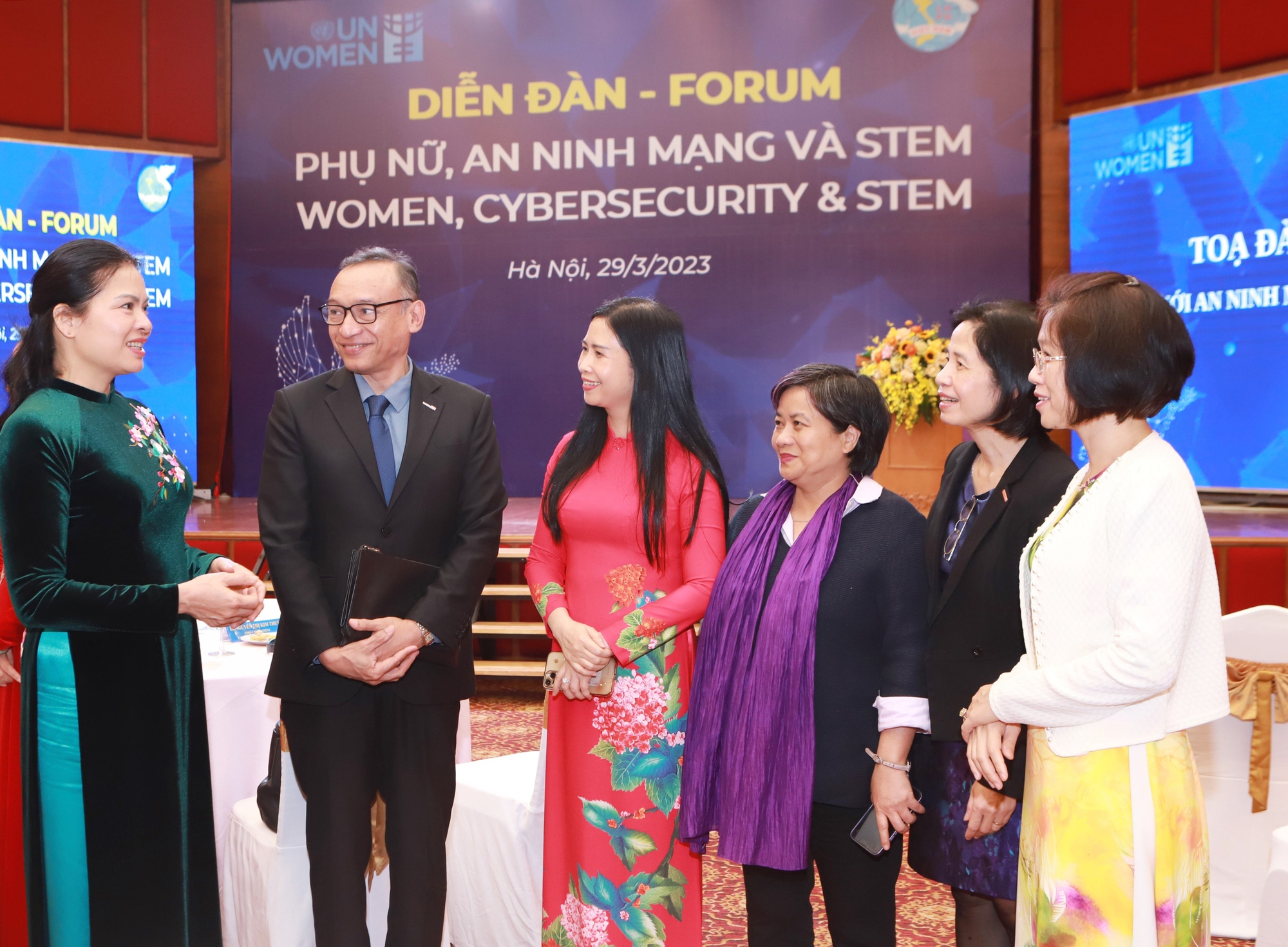 Chùm ảnh: Diễn đàn quốc tế "Phụ nữ, An ninh Mạng và STEM"