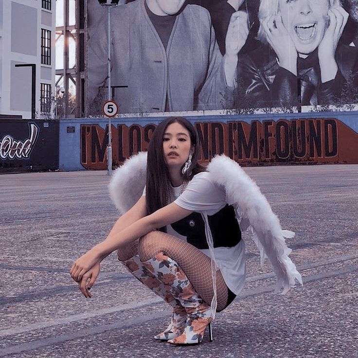 Jisoo (BLACKPINK) sang Mỹ quay MV ở nơi Britney Spears, Taylor Swift ...