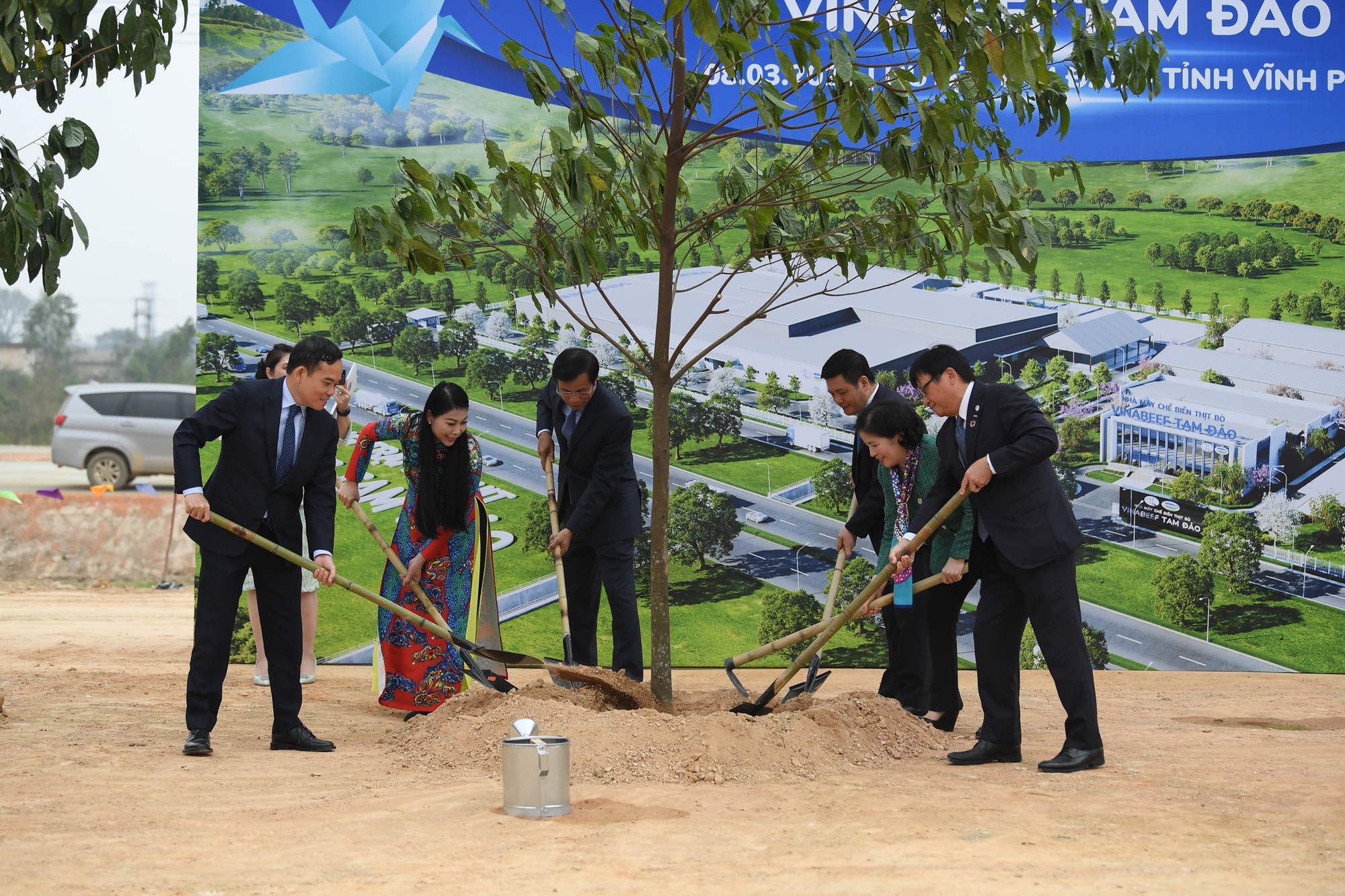 Vinamilk và Sojitz Nhật Bản khởi công Tổ hợp chăn nuôi-chế biết thịt bò ...