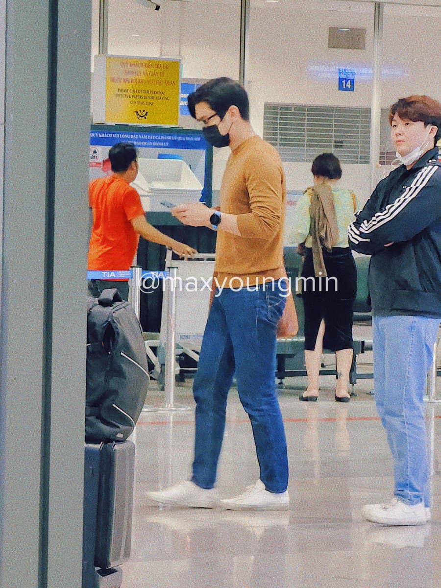 Nam thần Choi Siwon (Super Junior) "đánh úp" tới TP.HCM lúc nửa đêm, nhan sắc qua cam thường gây ...