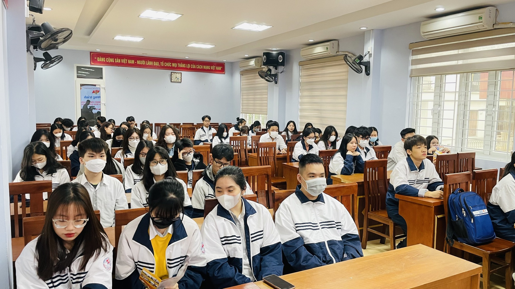 Ban tuyển sinh quân sự quận Hai Bà Trưng tư vấn hướng nghiệp, tuyển ...