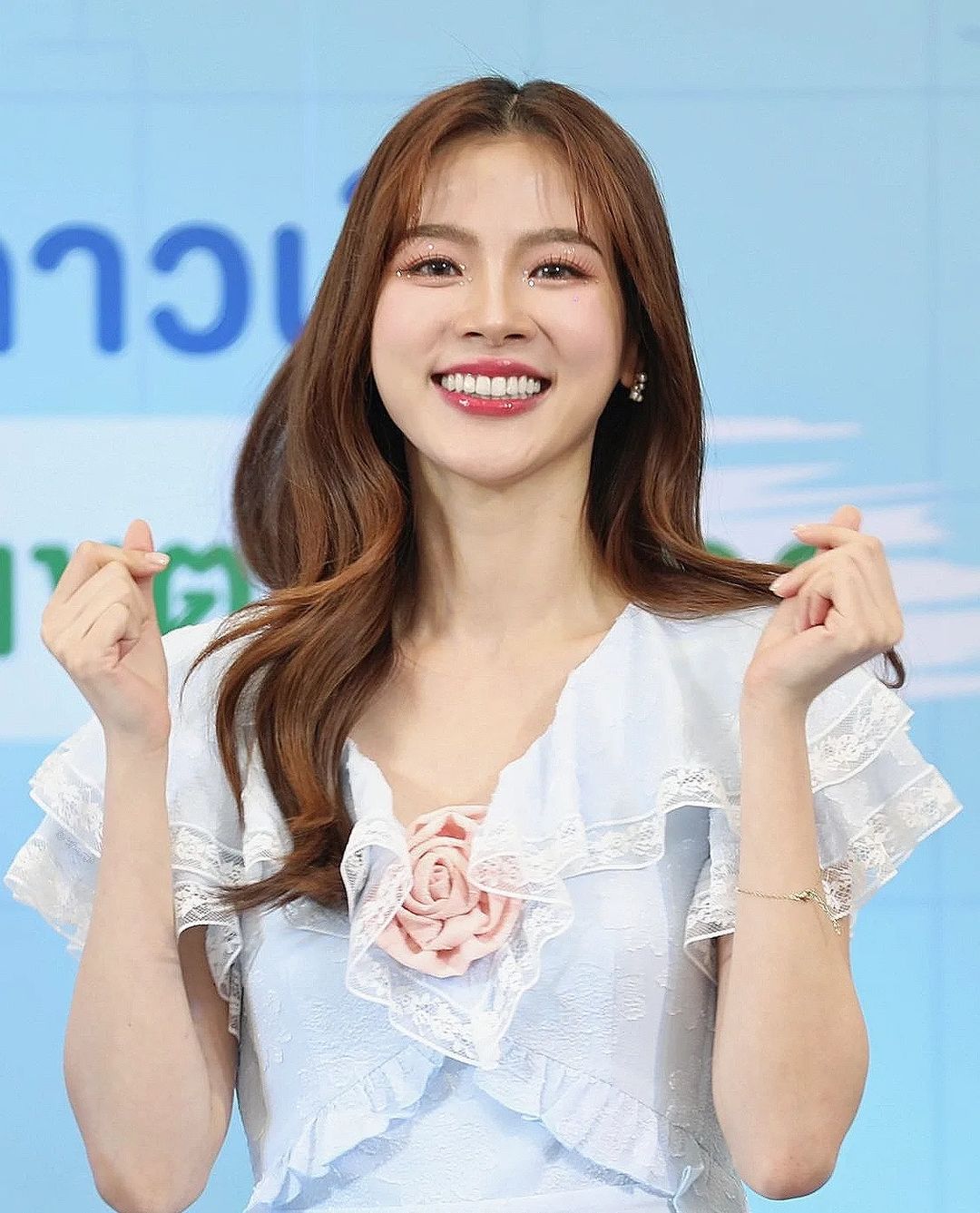 Baifern Pimchanok hé lộ mối quan hệ giữa bố và bạn trai