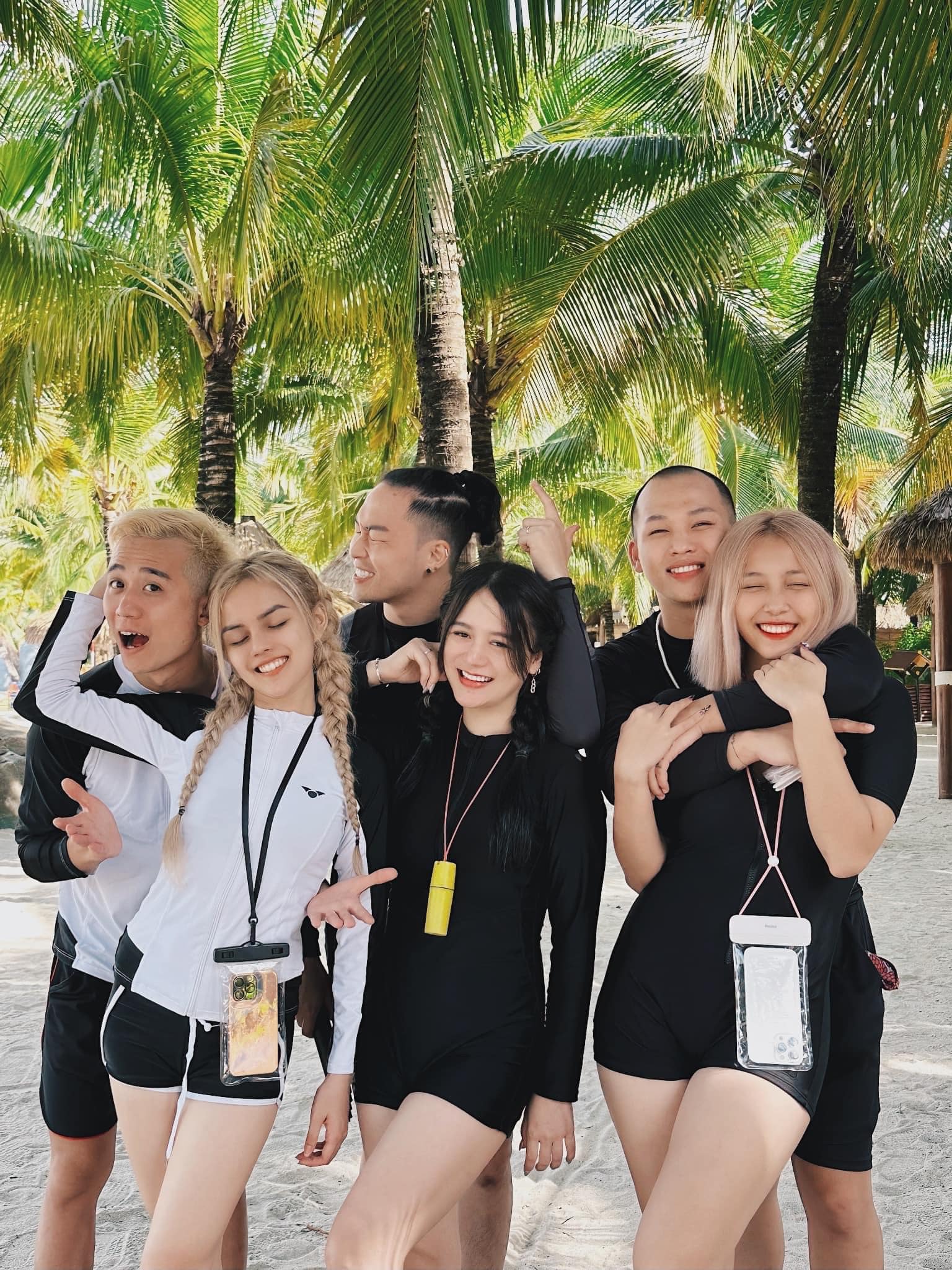 Thêm 1 cặp đôi nổi tiếng rời "team" Thủng Long Family