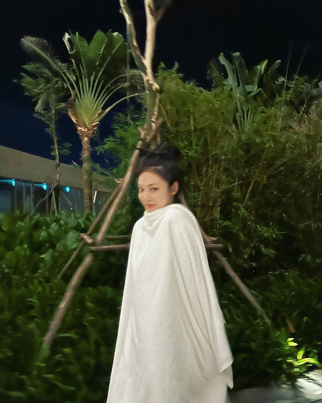 Ningning tung ảnh ở resort Hội An, cùng aespa thưởng thức ẩm thực Việt