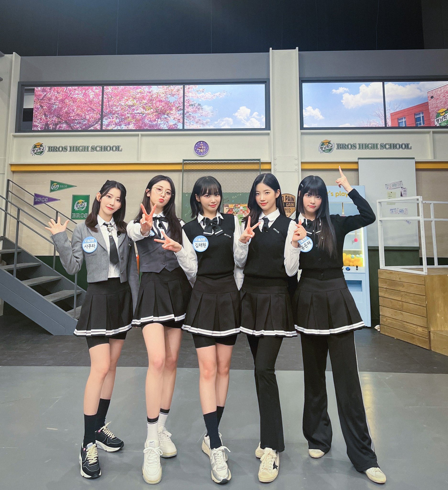 Idol gen 4 biến hóa với đồng phục nữ sinh