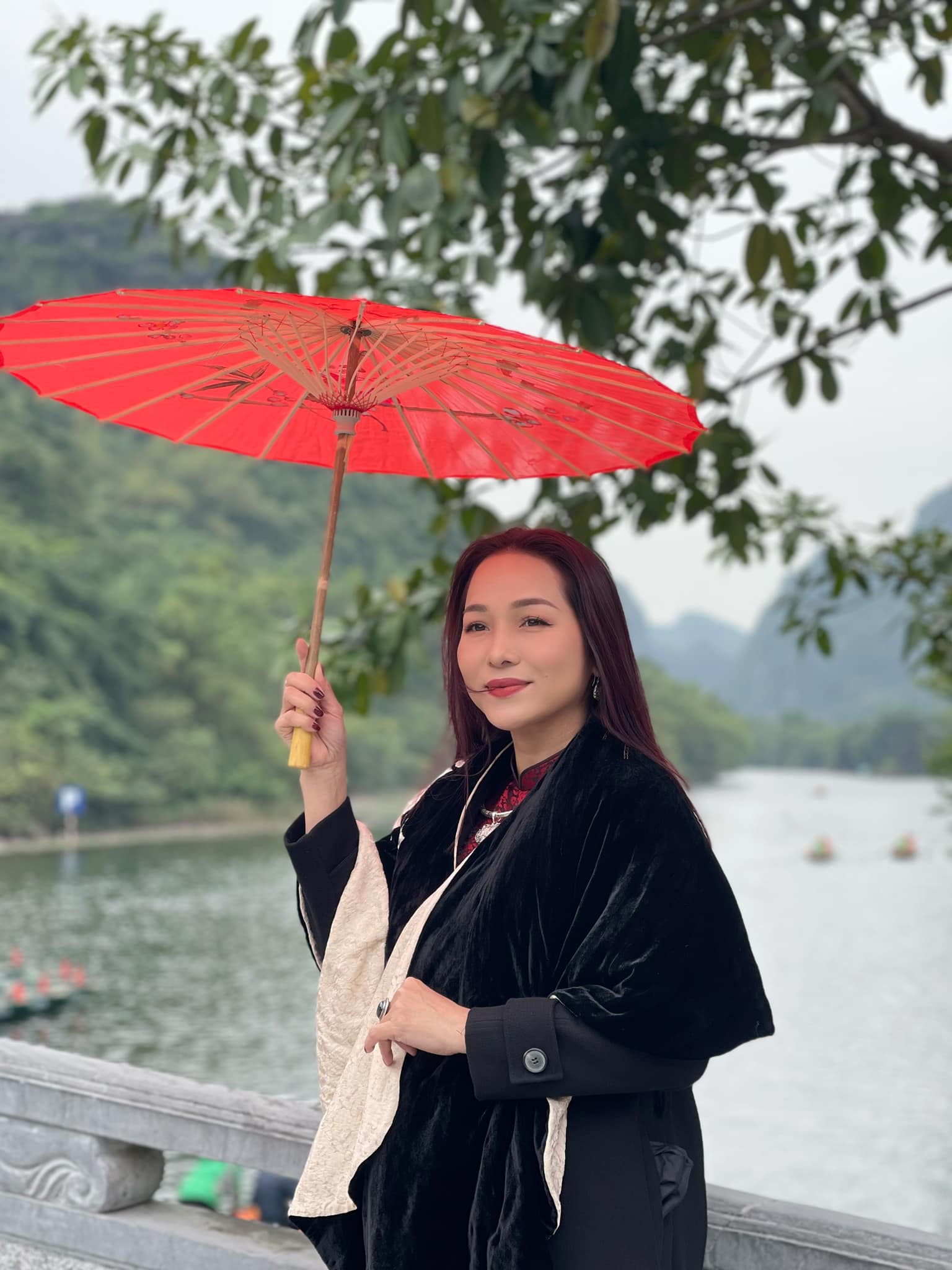 Thức dậy thấy dây thanh đới không còn rung, ca sĩ Hoàng Lê Vi hoảng sợ ...