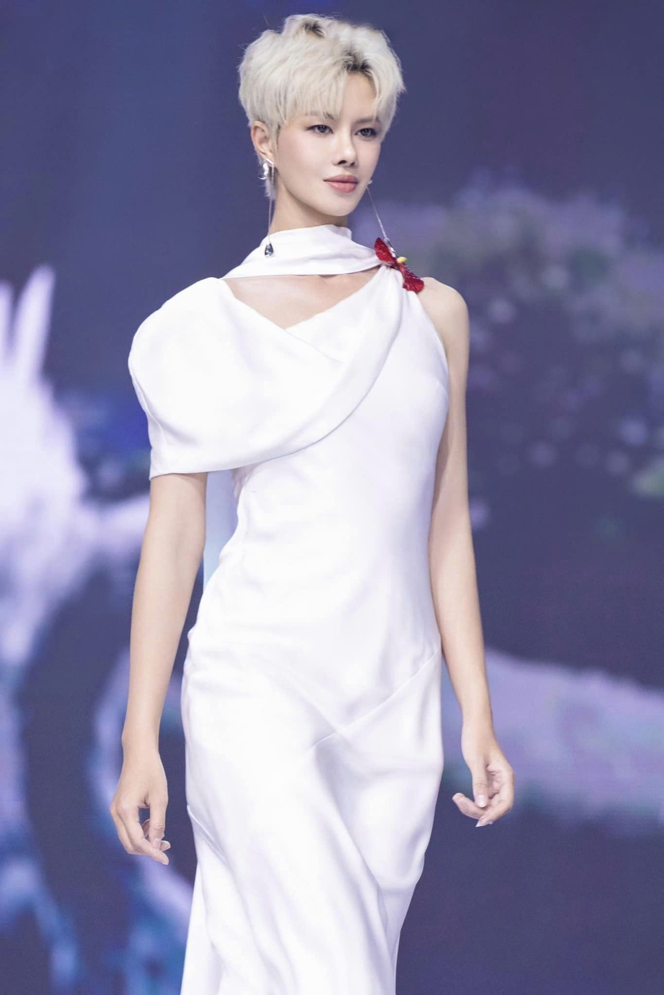 Á hậu Vũ Thúy Quỳnh hóa "đả nữ" trong phim "Những cô gái vô chủ"