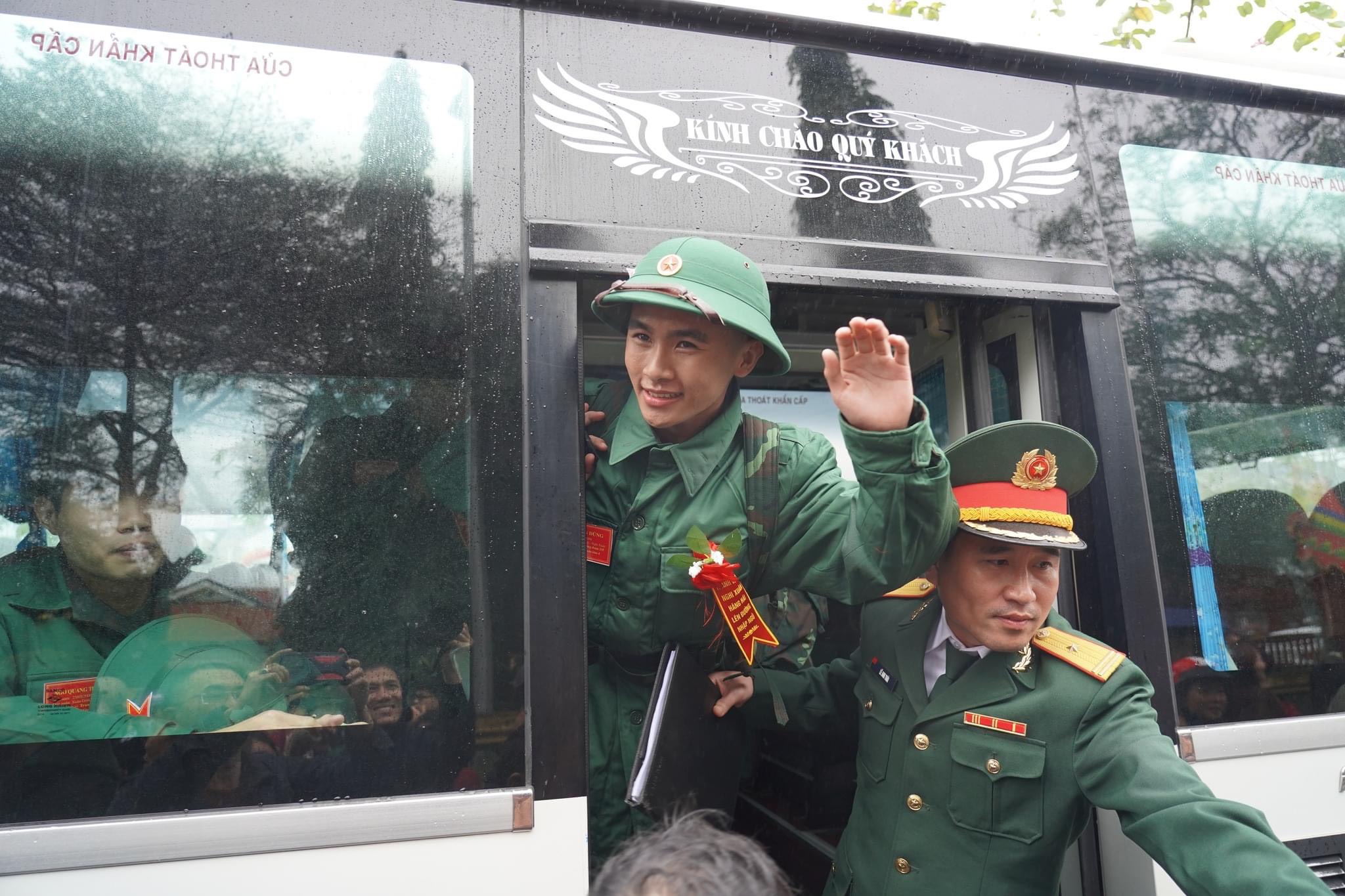 Những hình ảnh ấm áp trong ngày hội tòng quân ở Hà Tĩnh