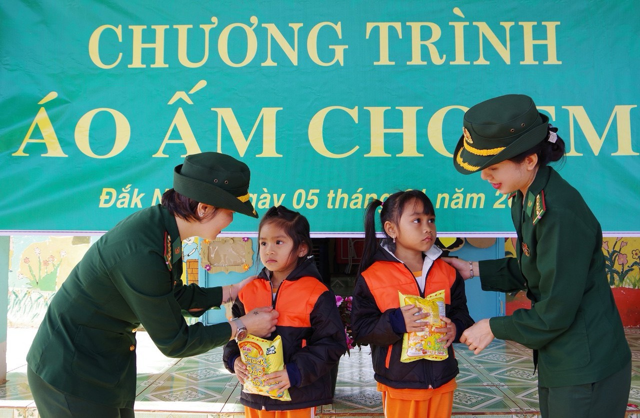Phụ nữ Bộ đội Biên phòng: Nhiều mô hình ý nghĩa giúp phụ nữ và trẻ em ...