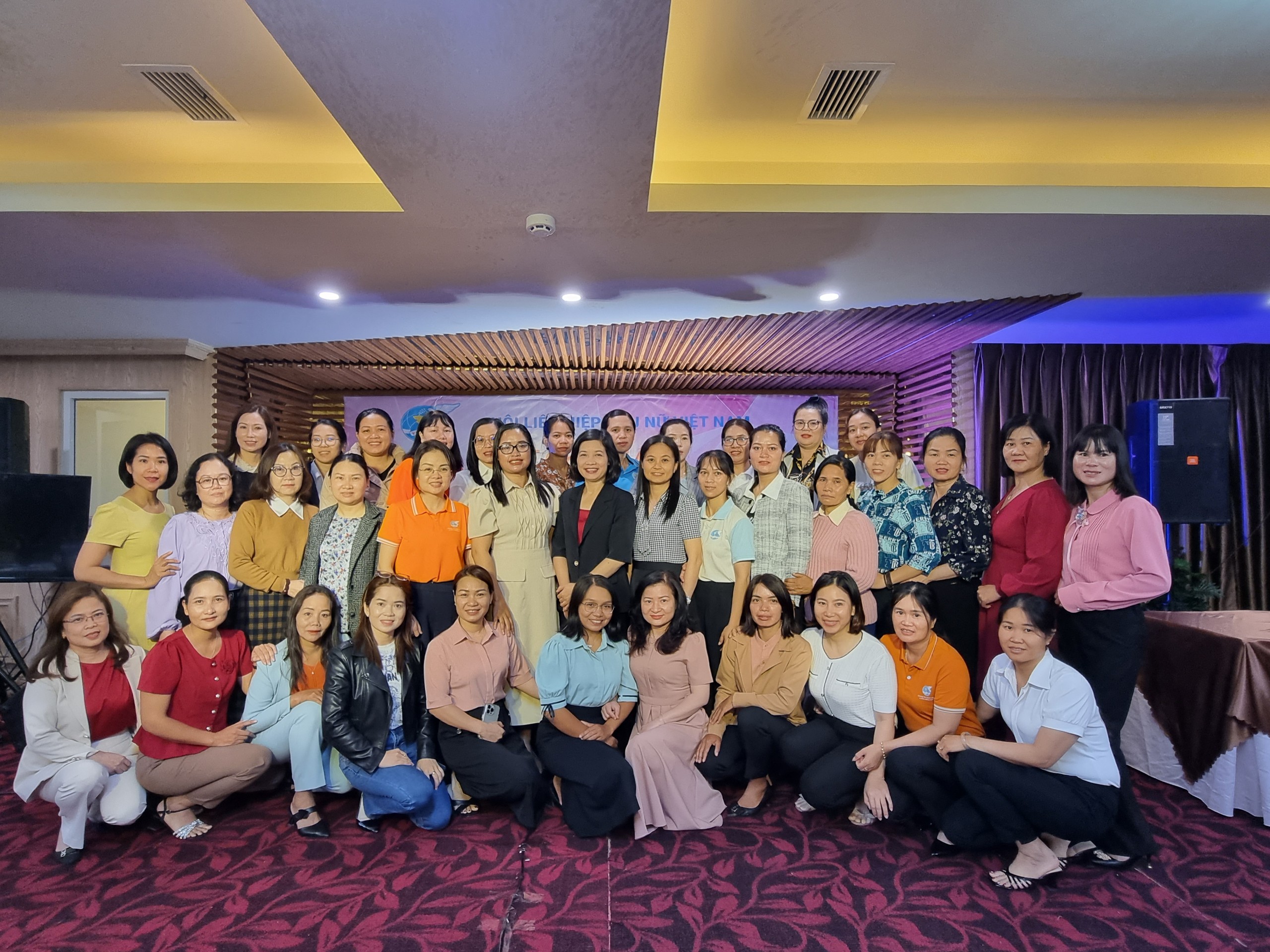 Ứng dụng công nghệ thông tin trong truyền thông và nhận diện vấn đề giới tại vùng đồng bào DTTS ...