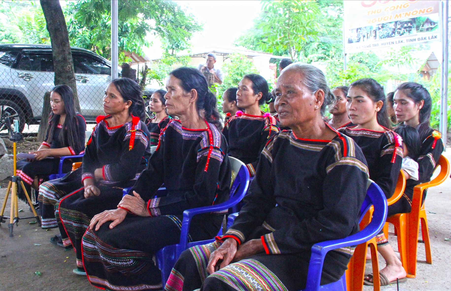 M'nong ceramic decoration class: Lighting the fire to preserve ...