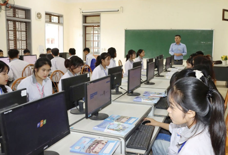 Son La education flourishes thanks to digital transformation and AI ...