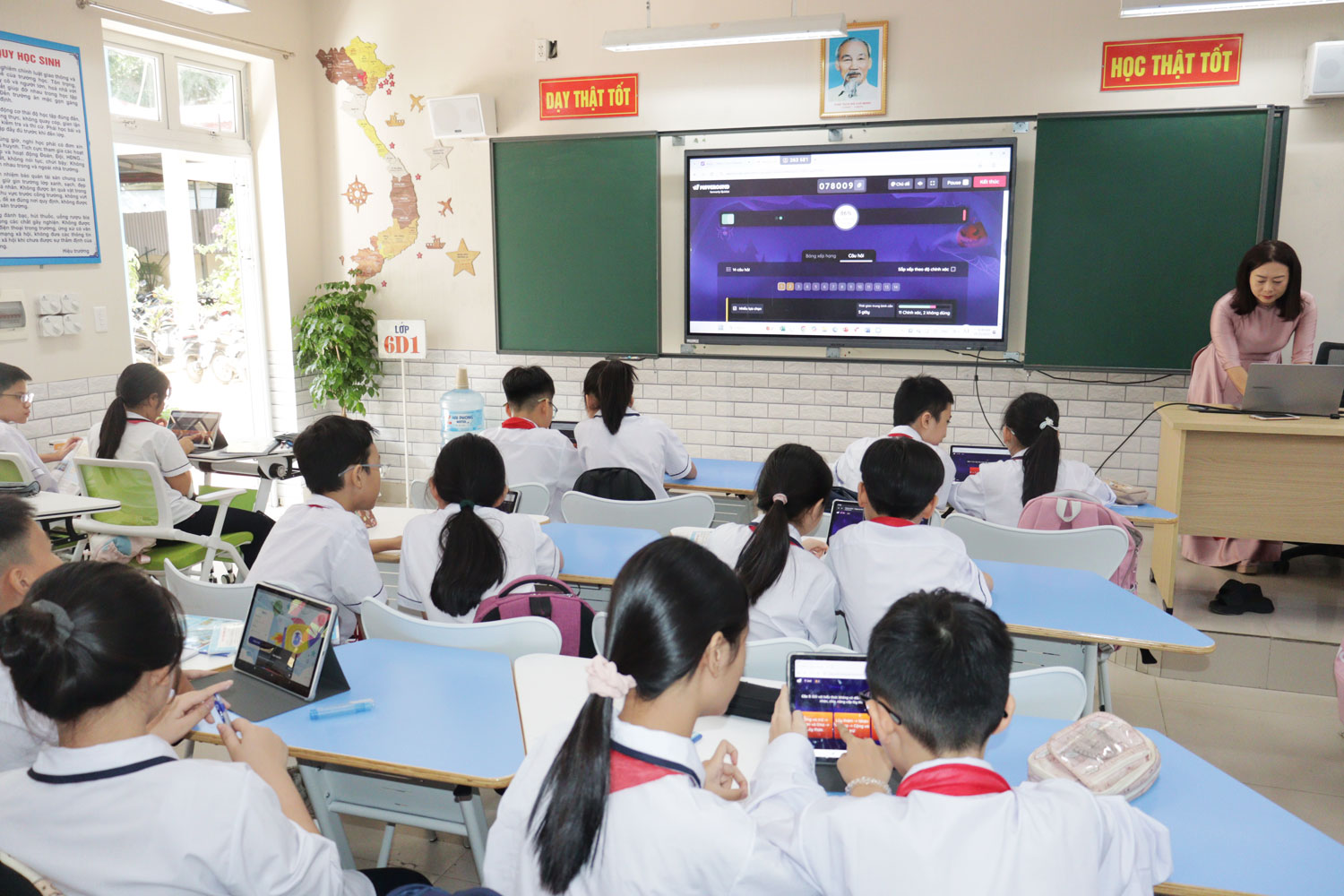 "Digital education" with two contrasting shades of light and dark.