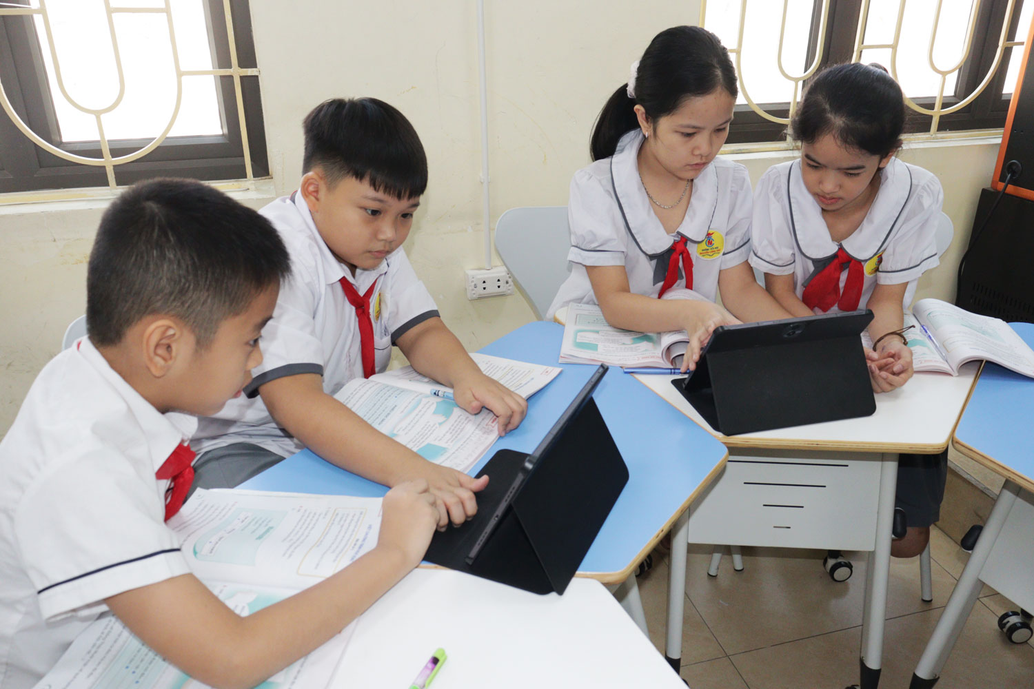 "Digital education" with two contrasting shades of light and dark.