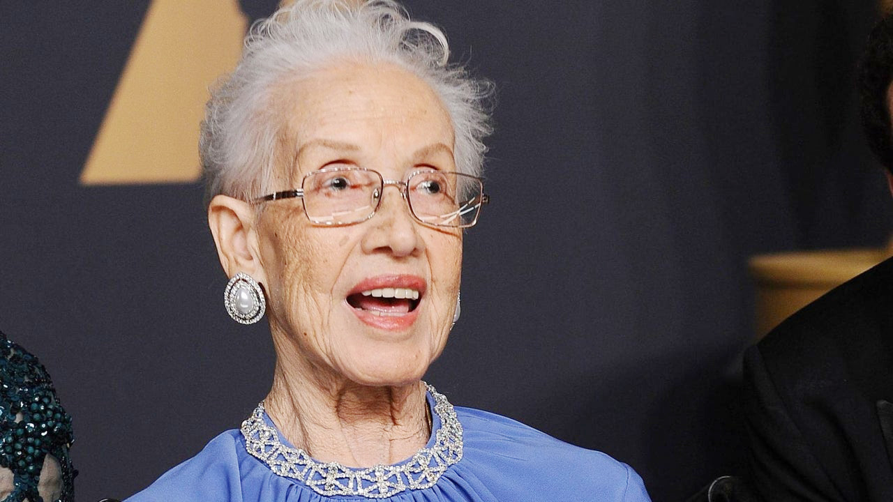 Nhà toán học huyền thoại mở đường thám hiểm vũ trụ qua đời ở tuổi 101