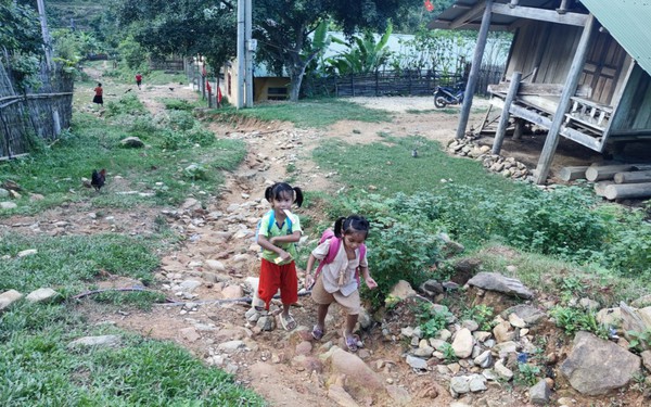 Chuyện dưới chân núi Pù Lôm - Bài cuối: Tia sáng từ trên đỉnh núi » Báo ...