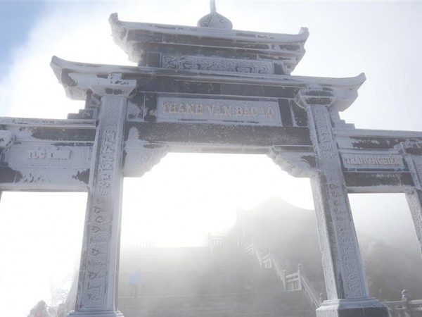 Băng giá tiếp tục xuất hiện tại đỉnh Fansipan mùng 3 & 4 Tết » Báo Phụ ...