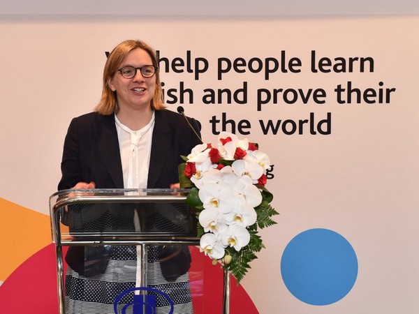 CEO Hội đồng Khảo thí Cambridge ấn tượng với động lực học tiếng Anh của ...