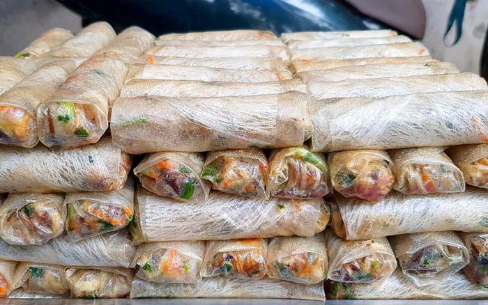 Bố đảm chia sẻ cách gói nem rán đều tăm tắp » Báo Phụ Nữ Việt Nam