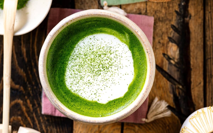 Trời lạnh pha matcha latte nóng hổi uống vừa ấm người vừa tỉnh táo ...