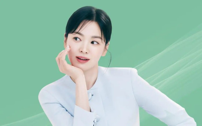 Song Hye Kyo khoe vẻ đẹp mặn mà với tóc đen đơn giản » Báo Phụ Nữ Việt Nam