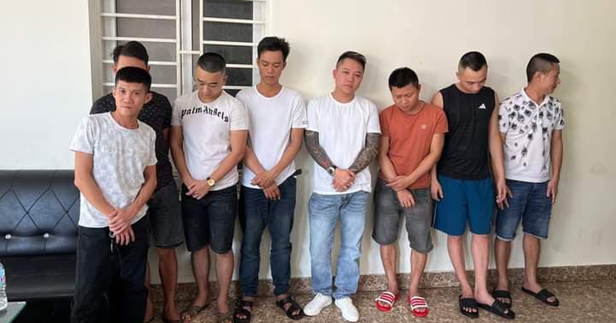 Nhóm thanh niên say sưa "bay lắc" trong quán karaoke