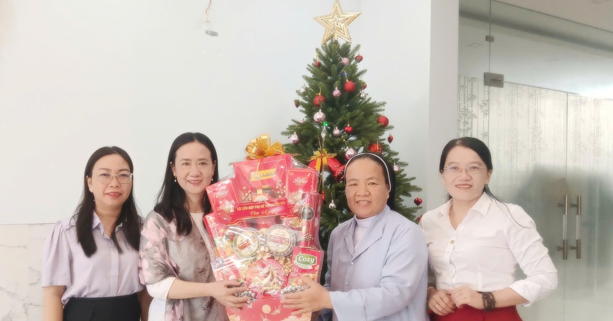 Hội LHPN tỉnh Khánh Hòa chúc mừng Giáng sinh 2025 các cơ sở tôn giáo