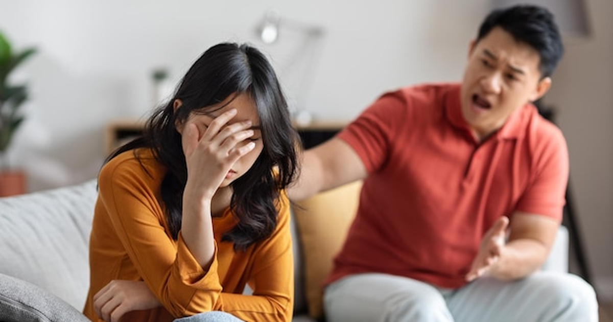 Kiệt sức, héo mòn trong hôn nhân “kính hiển vi”