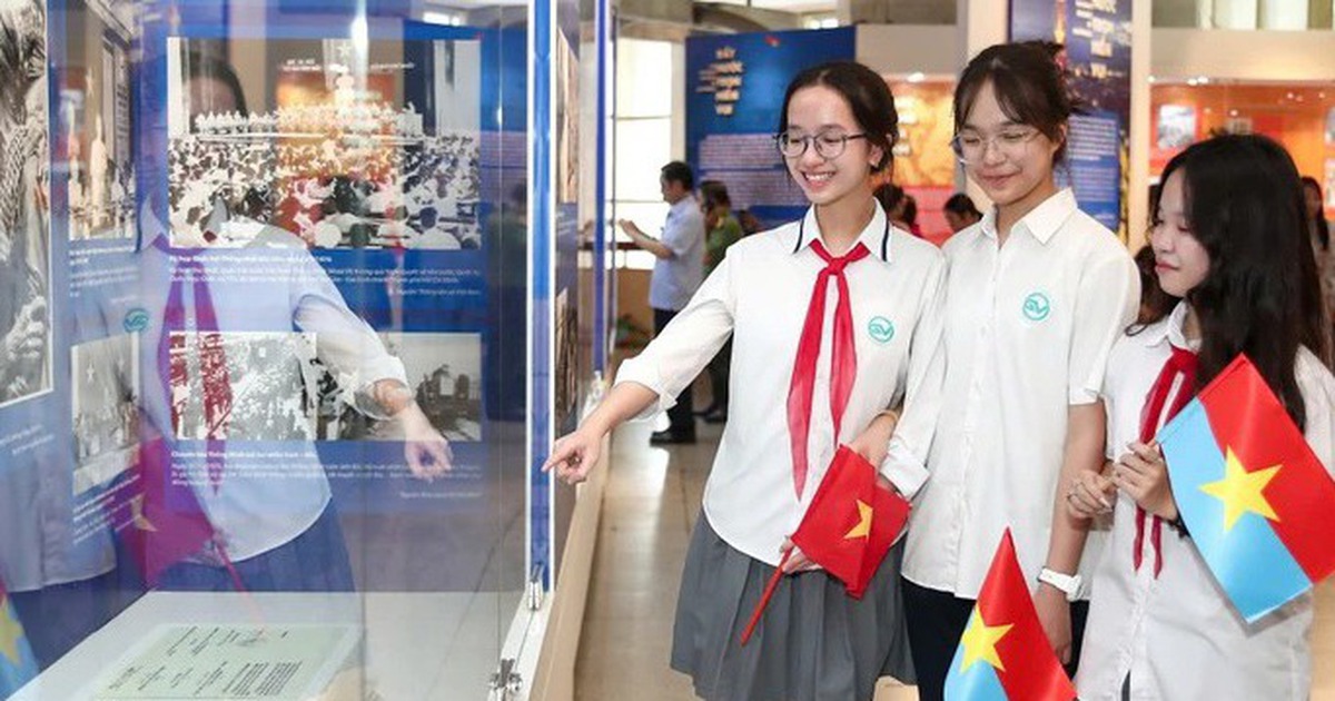 Triển lãm 300 ảnh, tài liệu, hiện vật mang thông điệp "Đất nước trọn ...