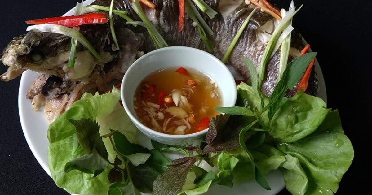 Đậm đà hương vị cá lóc hấp muối xả