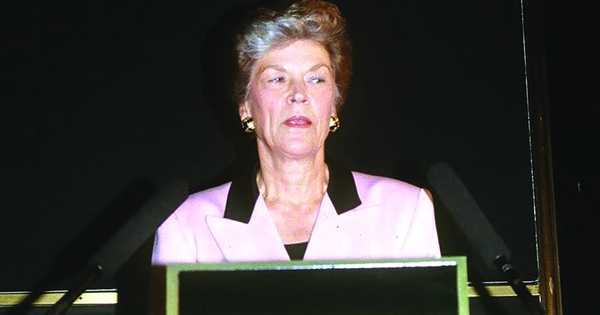 Ruth Reinke Whitney: Nữ tổng biên tập quyền lực của tạp chí Glamour