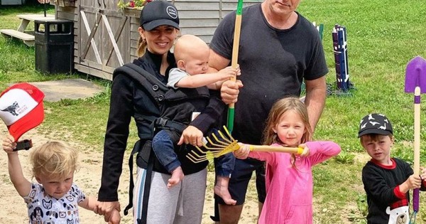 Hạnh phúc viên mãn của ngôi sao 'Trân Châu Cảng' Alec Baldwin