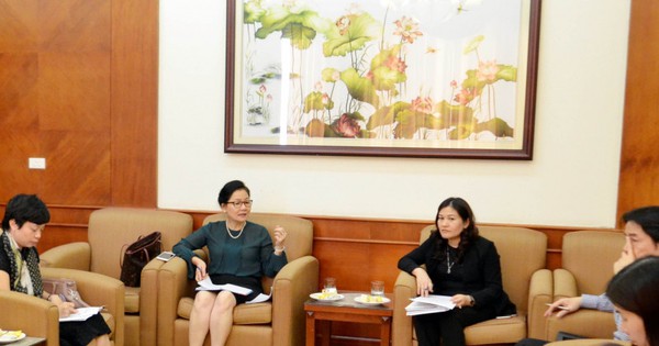 Lãnh đạo Hội LHPNVN và Lãnh đạo Bộ Lao động-Thương binh & Xã hội làm ...